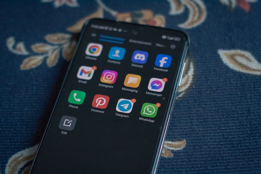 Video Call Apps for Russia – WhatsApp and Telegram Fixes